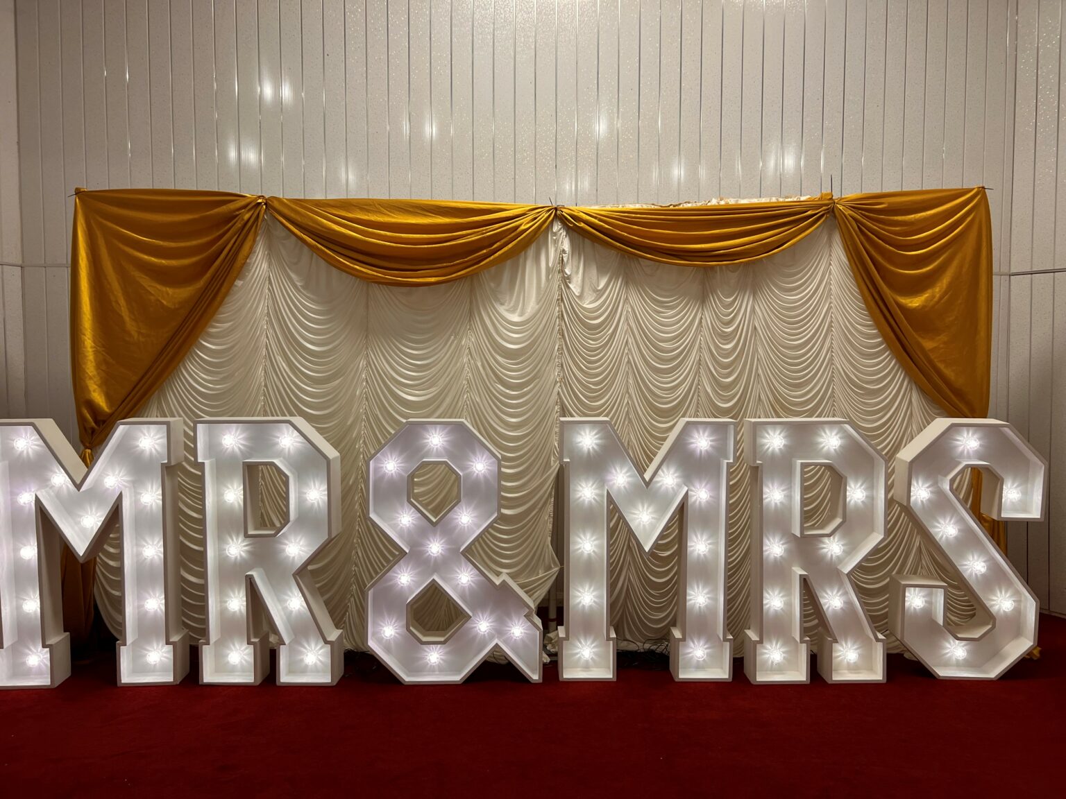Mr & Mrs Light Up letters – Big Bash Events